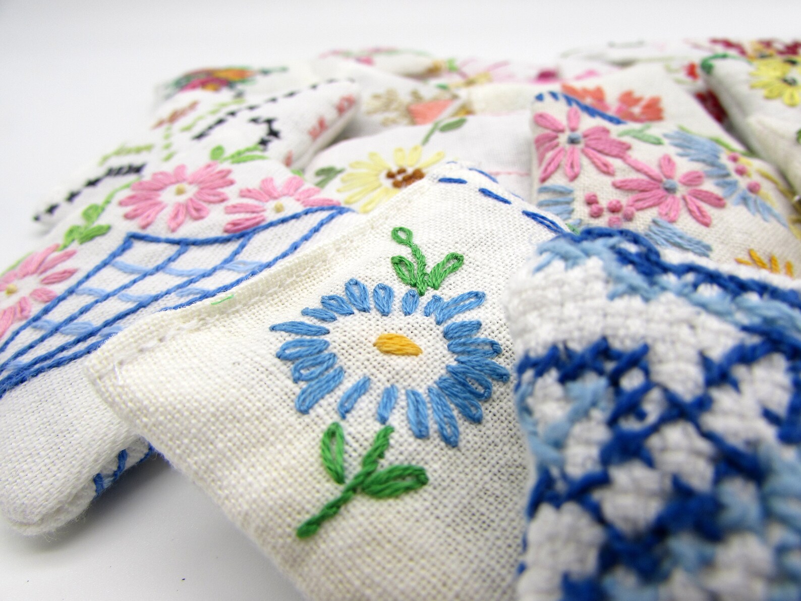 20 Dried Lavender Sachets - Embroidered Sachets - Wedding Favor ...