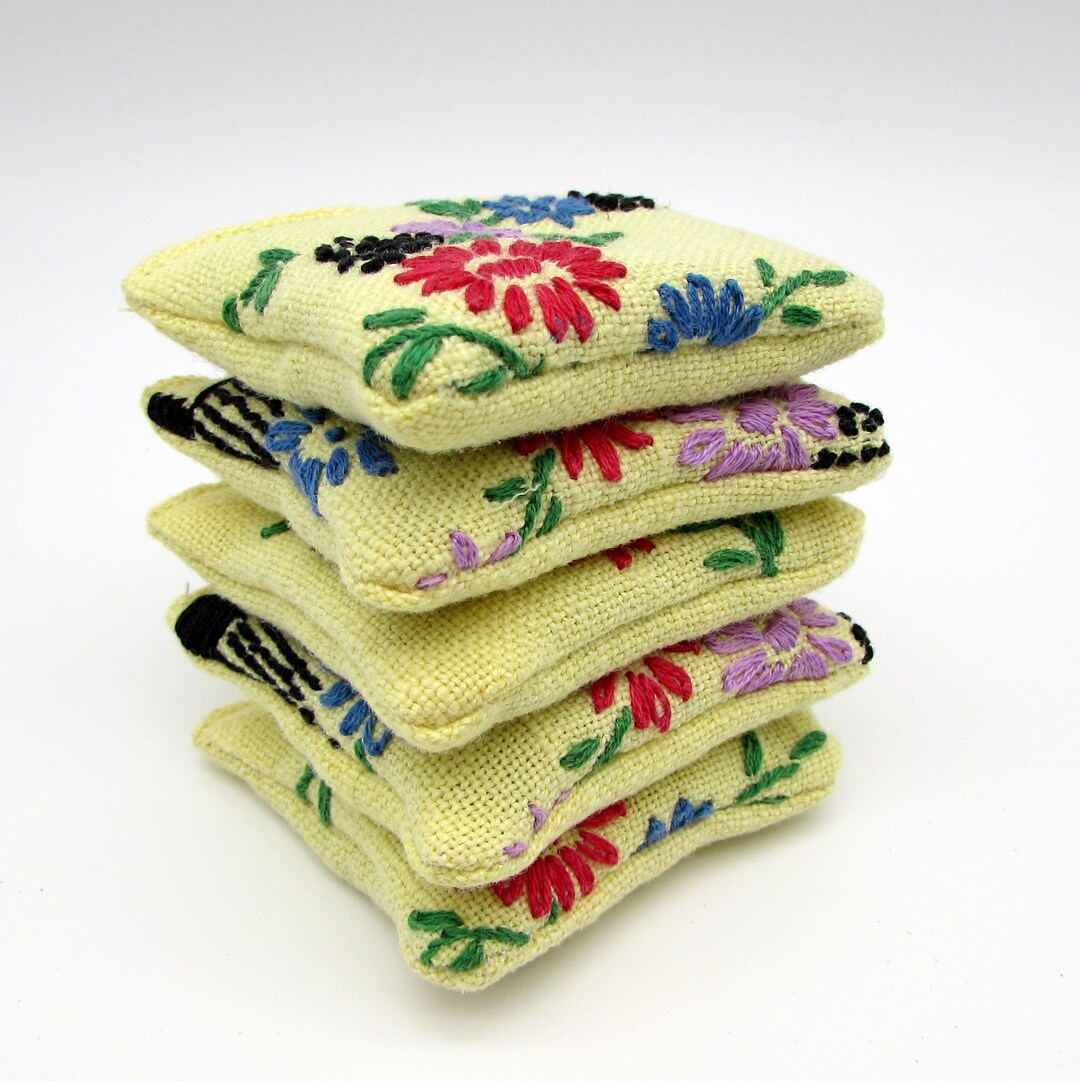 5 Yellow Dried Lavender Sachets - Embroidered Sachets - Vintage Linens ...