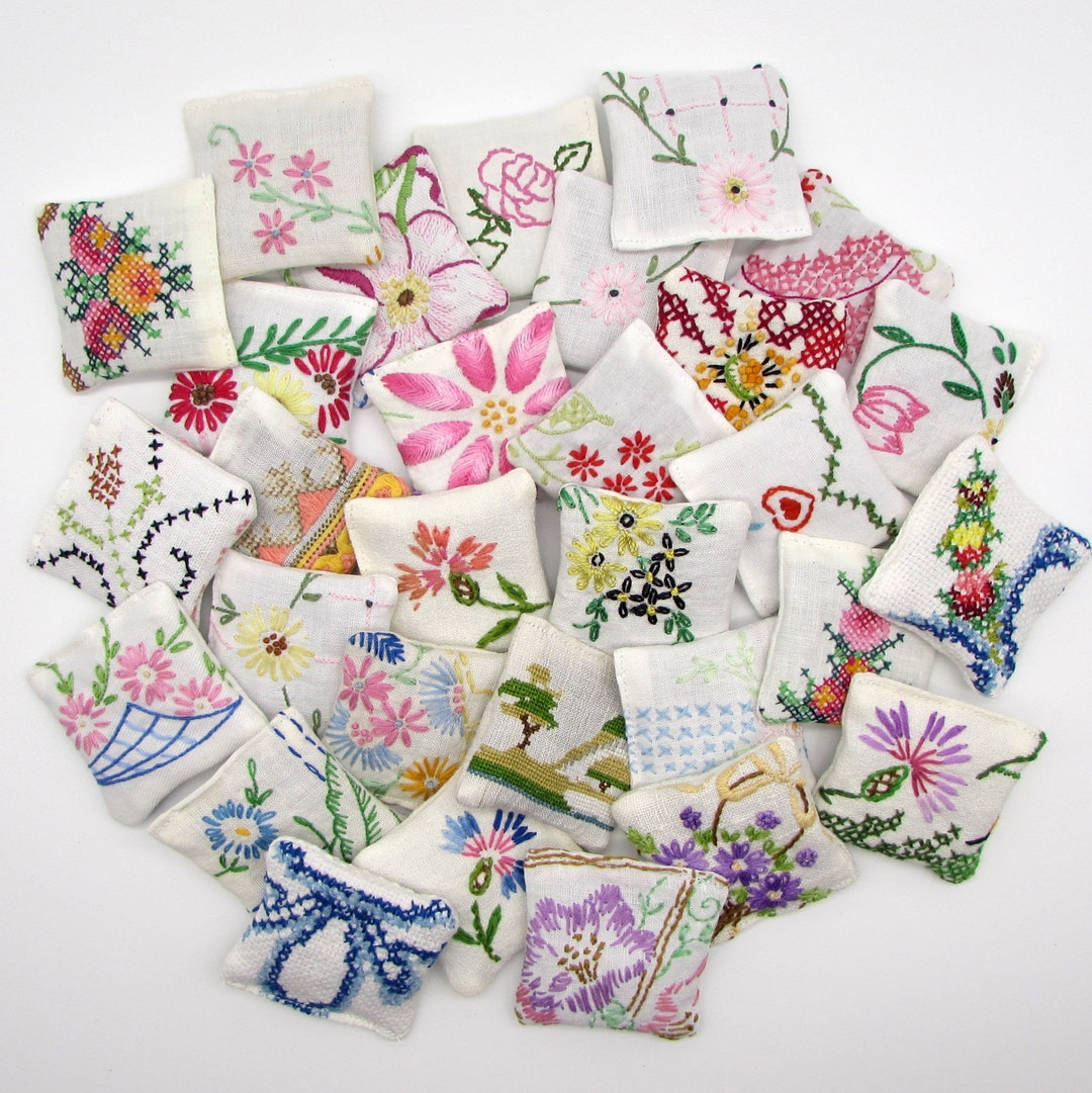 30 Dried Lavender Sachets - Embroidered Sachets - Wedding Favor ...