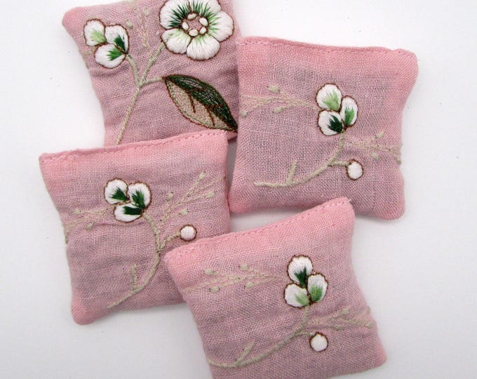 4 Dried Lavender Sachets Pink With White Flowers Embroidered Sachets ...