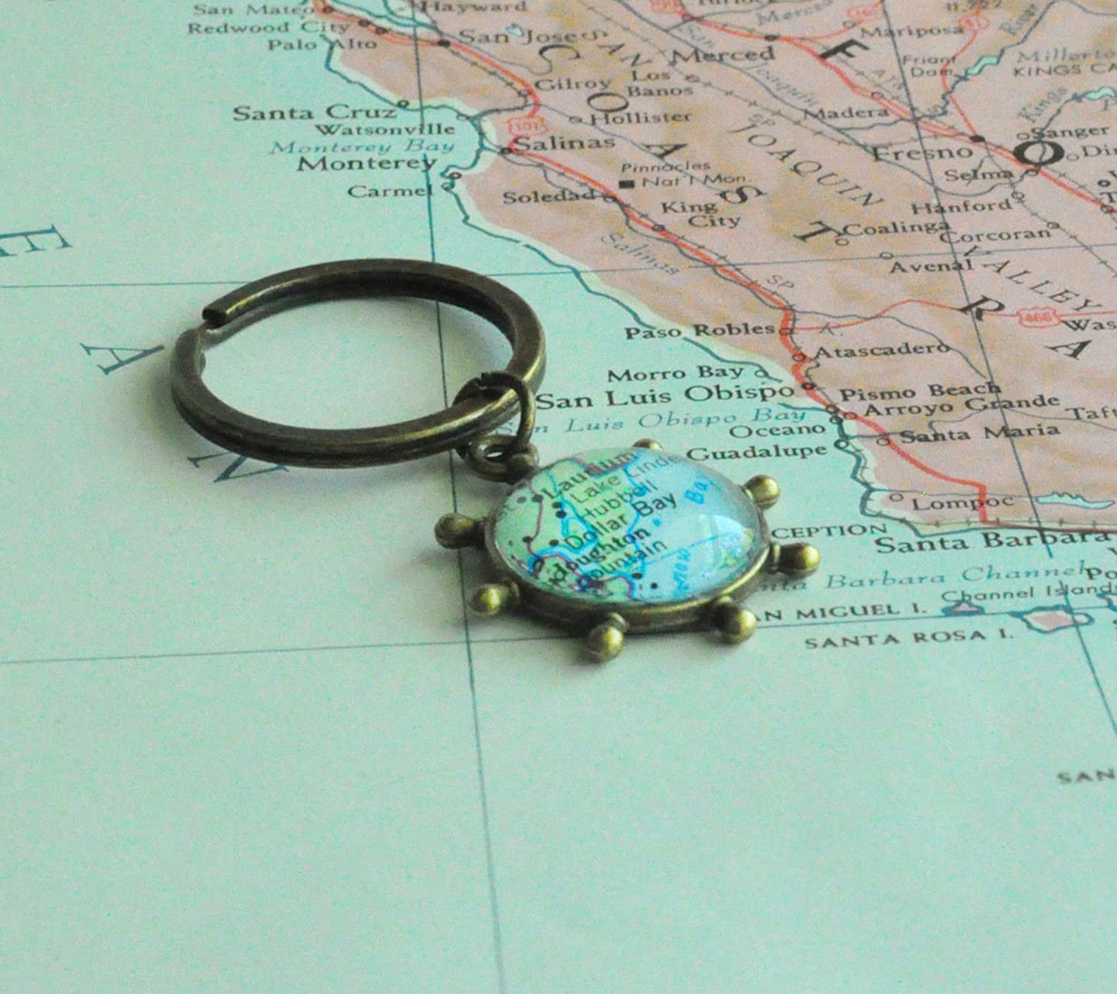 Map and Anchor Keychain You Choose the City - Etsy
