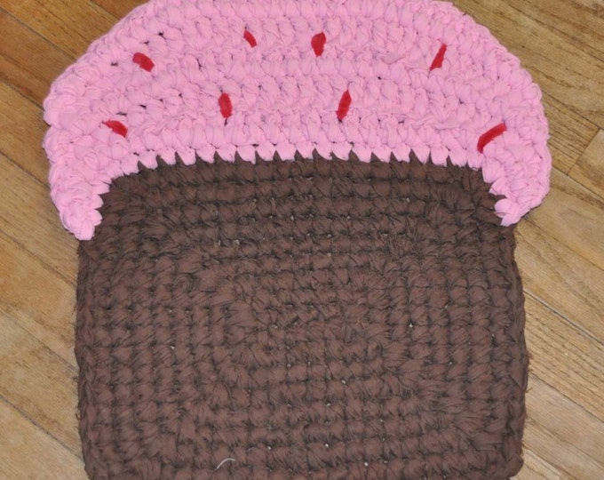 Pink Frosting and Chocolate Cake Crochet Cupcake Rug - Etsy