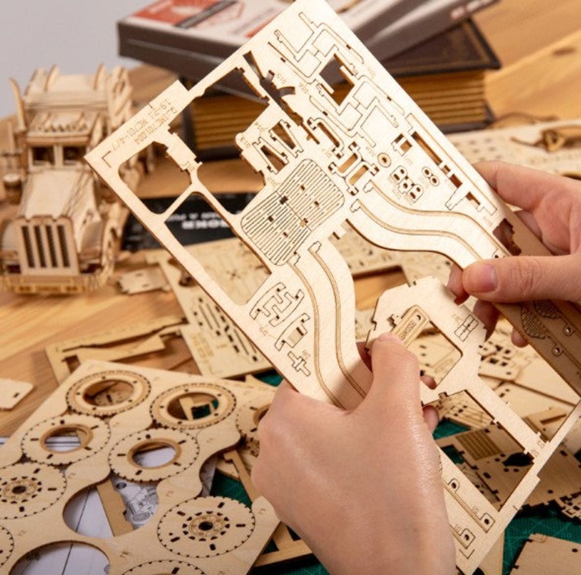 ROKR Grand Prix Car 3D Wooden Puzzle Robotime 1:16 Scale Retro Car DIY ...