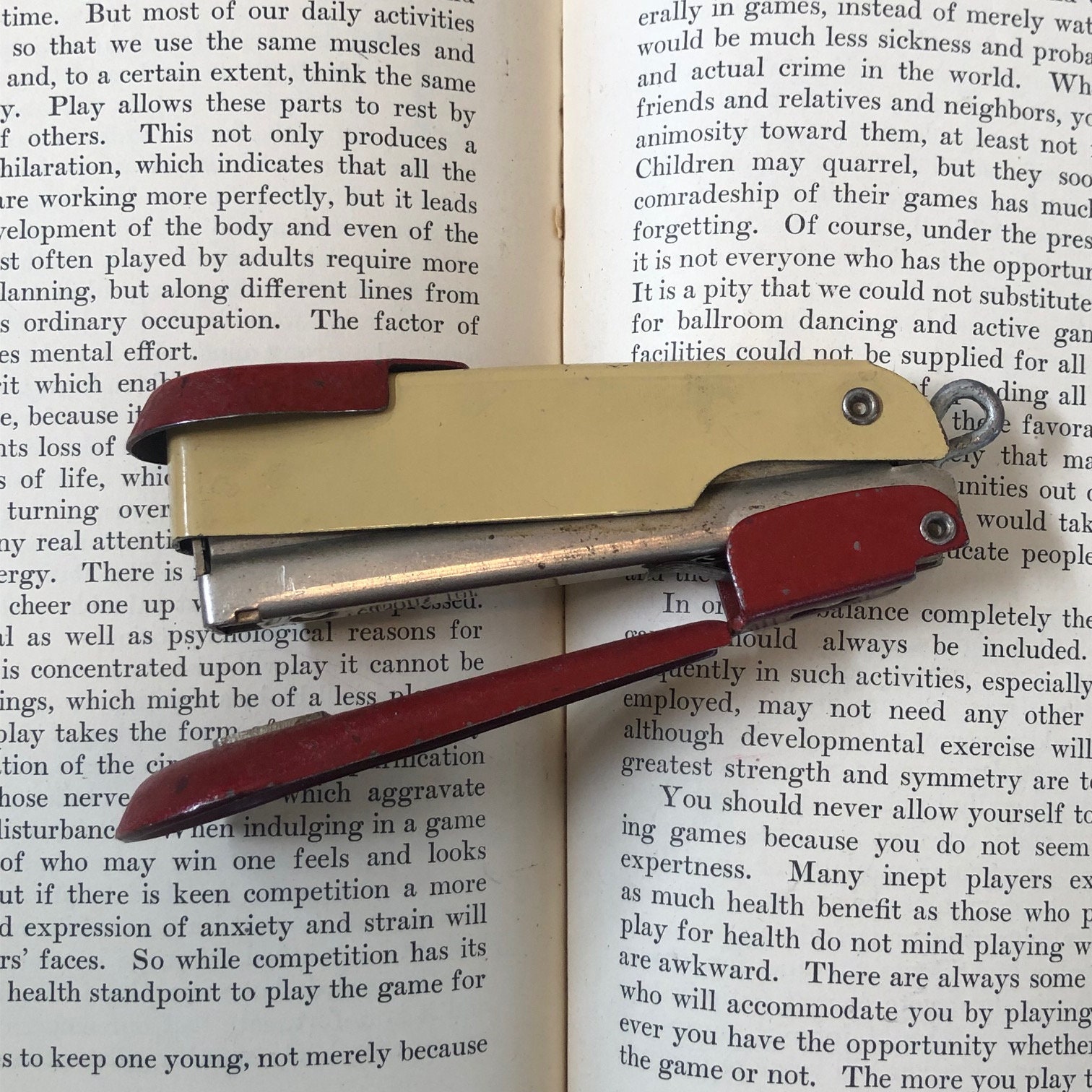 Vintage Red & Beige Arrow Mini Stapler, Back Loading - Etsy