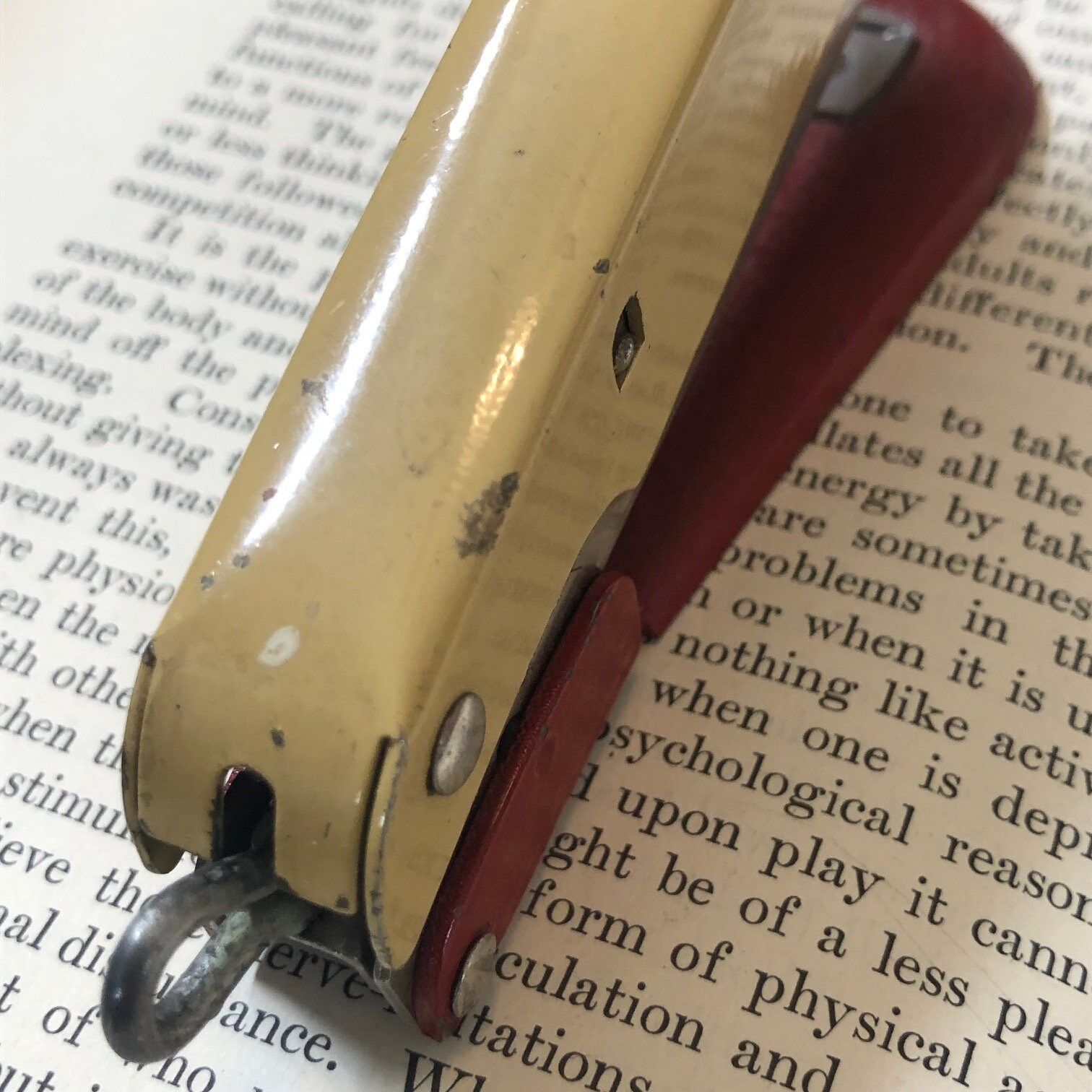 Vintage Red & Beige Arrow Mini Stapler, Back Loading - Etsy