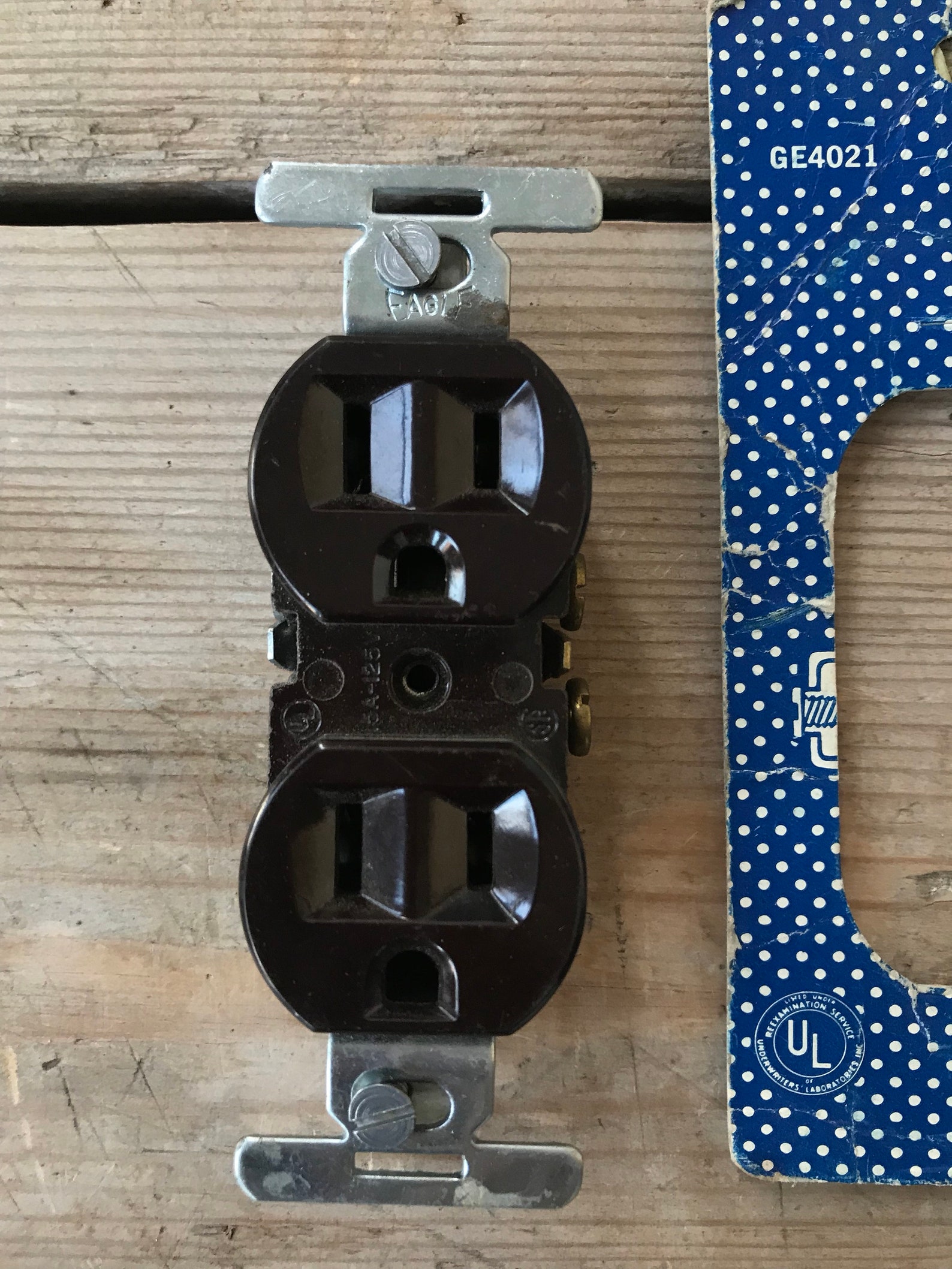 Vintage 50s Industrial Electrical Duplex Outlet Brown 15A 125V - Home ...
