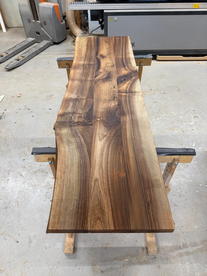 Massive Nussbaum Waschtischplatte – Live Edge Badezimmer Holz ...