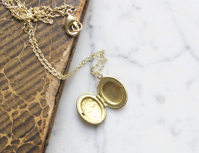 Vintage Oval Locket Necklace | Etsy