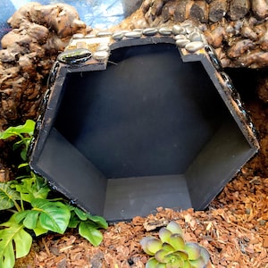 Reptile Hide Gothic Skull Lizard Enclosure Enrichment Terrarium ...