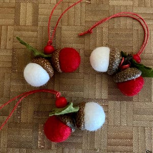 1 Felt Acorn & Holly Ornament Double Acorns With Wool Felt Holly Leaves ...