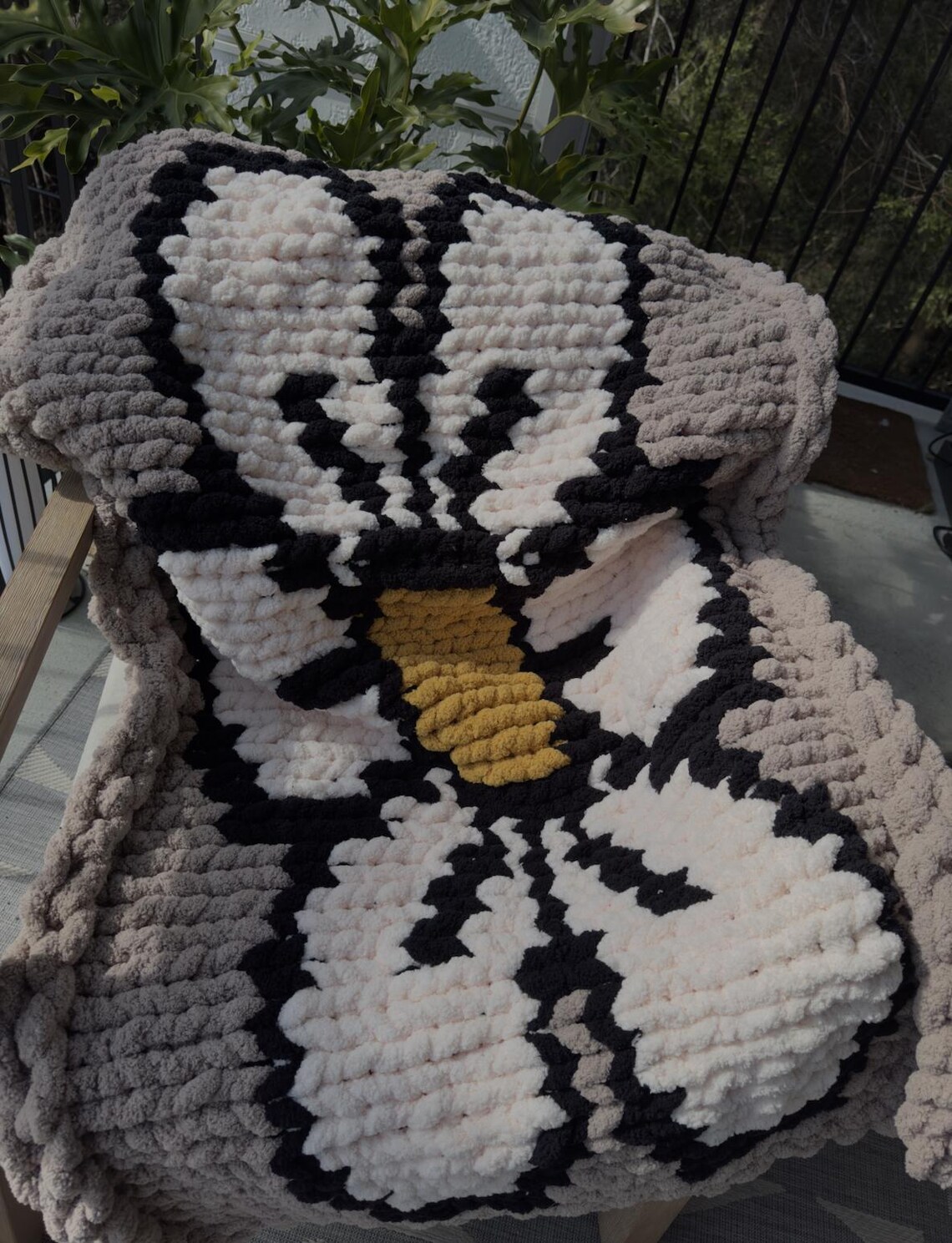 Daisy Chunky Blanket Handmade Soft & Cozy Handmade Gift Chunky Knit ...