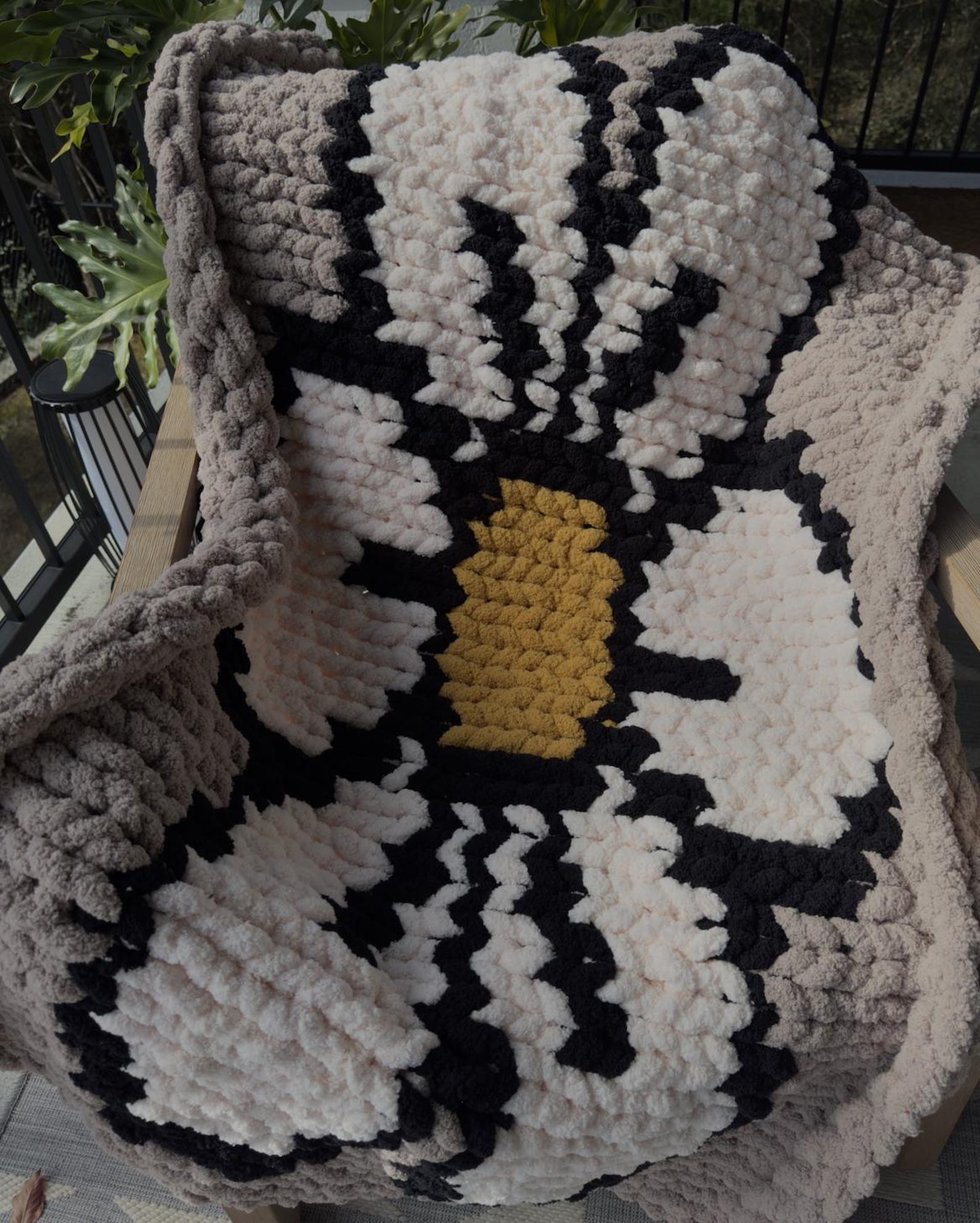 Daisy Chunky Blanket Handmade Soft & Cozy Handmade Gift Chunky Knit ...