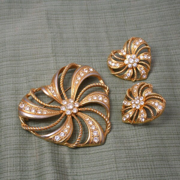 Avon Brooch - Etsy