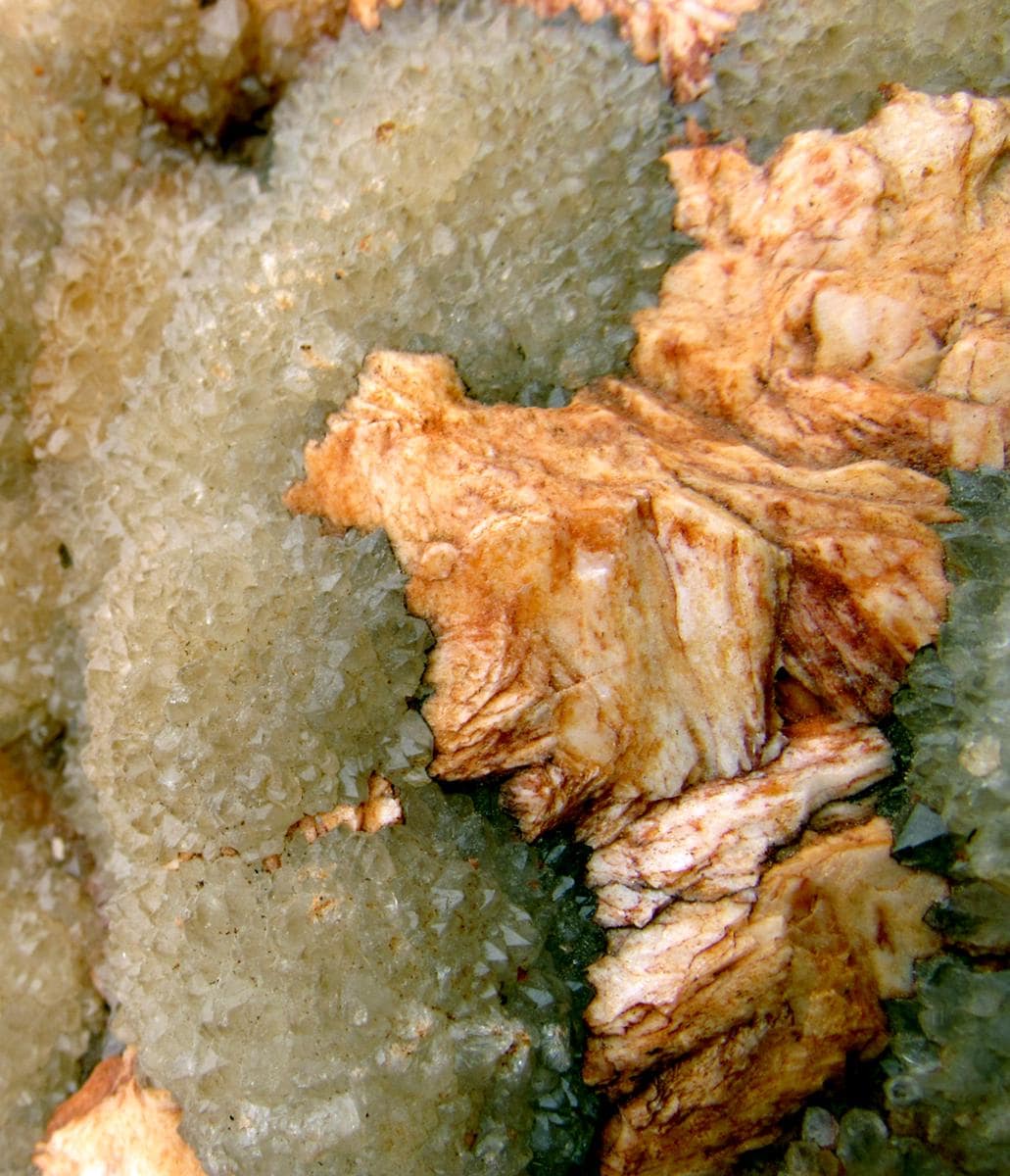 Top-shelf Specimen of Missouri Lace Agate and Druzy Quartz With Barite ...