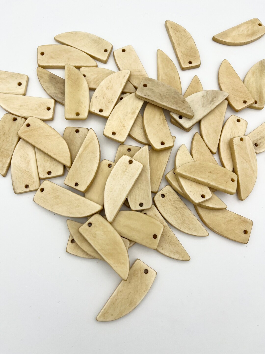 20pc Bone Tusk Pendant, 46mm, Tea Dyed Natural Horn Pendant, Carved ...