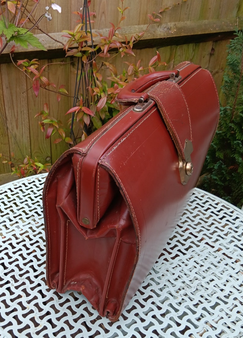 Good Quality Vintage Leather Briefcase. Gladstone Bag Doctors Bag ...
