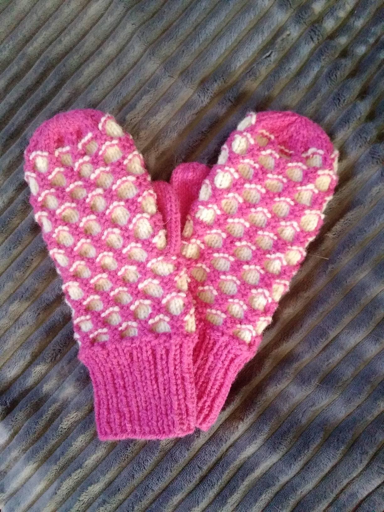 Traditional Newfoundland Mittens - Hand Knit-adult - Magenta/white - Etsy