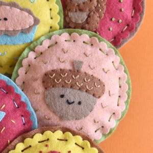It Felt Like Fall Felt Ornaments - DIY Project With PDF Patterns and ...