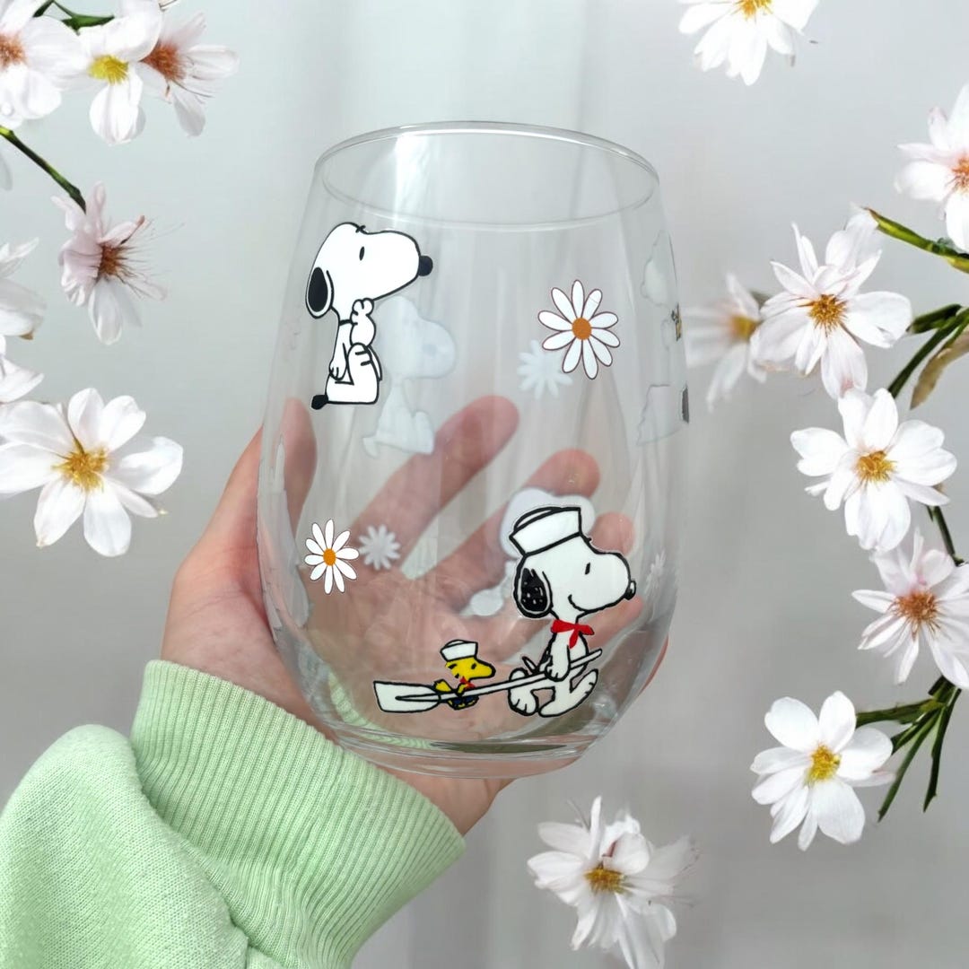 Snoopy Inspired Stemless Wine Glass, Snoopy Peanuts Drinkwear, Unique ...