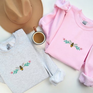 Embroidered Floral Bumble Bee Sweatshirt, Honey Bee Anatomy Crewneck ...