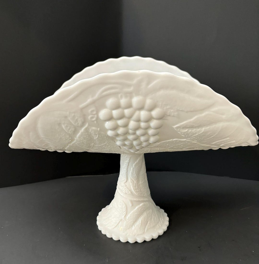 Vintage L.E. Smith Glass Co, White Milk Glass Grape and Leaf Pattern ...