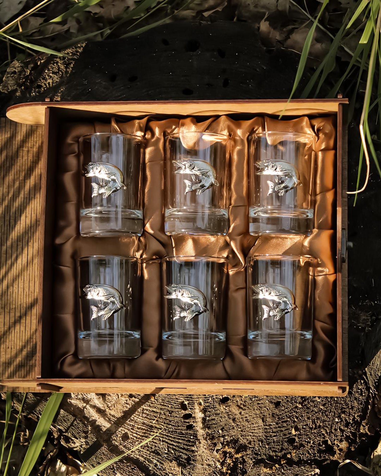 Shot Glass Set With Pike Relief – in Wooden Gift Book-style Box. Shot ...