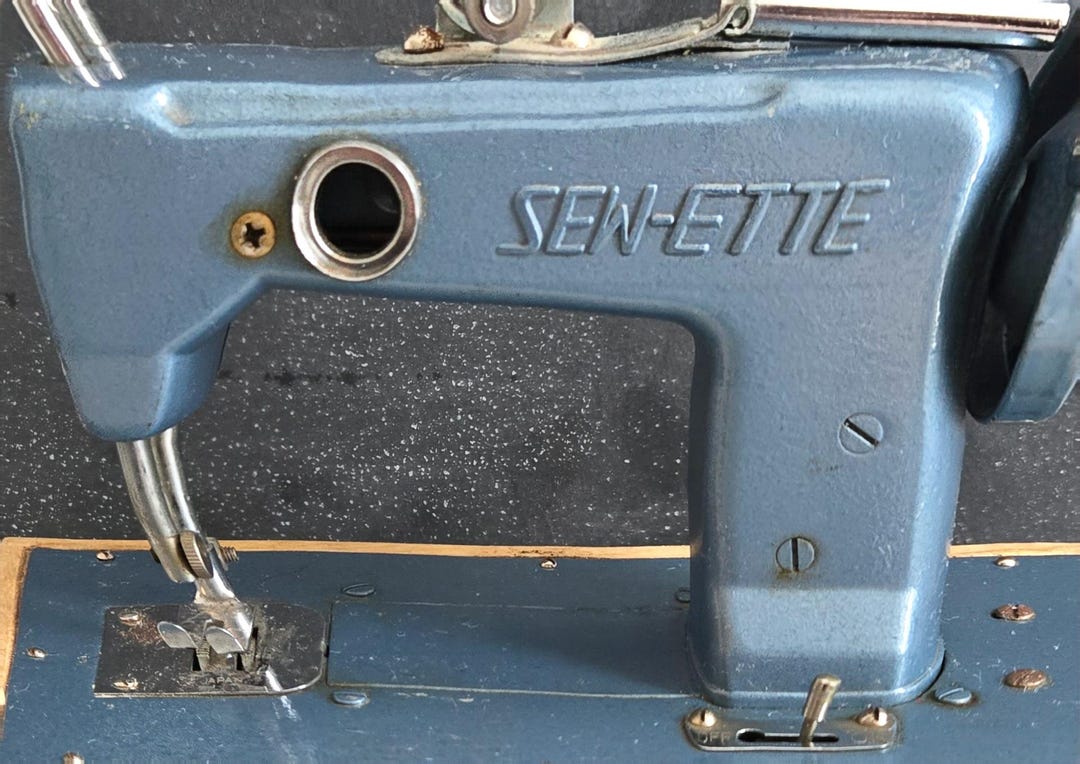 Vintage Sew-ette Toy Sewing Machine- Battery or Hand Crank- Not in ...