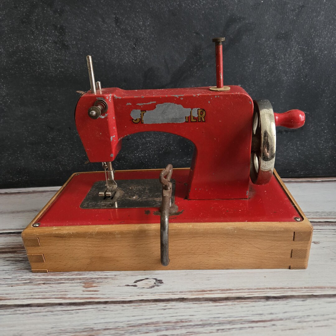 Vintage Kayanee Sew Master Child's Red Toy Sewing Machine-- Not in Working Condition - Etsy