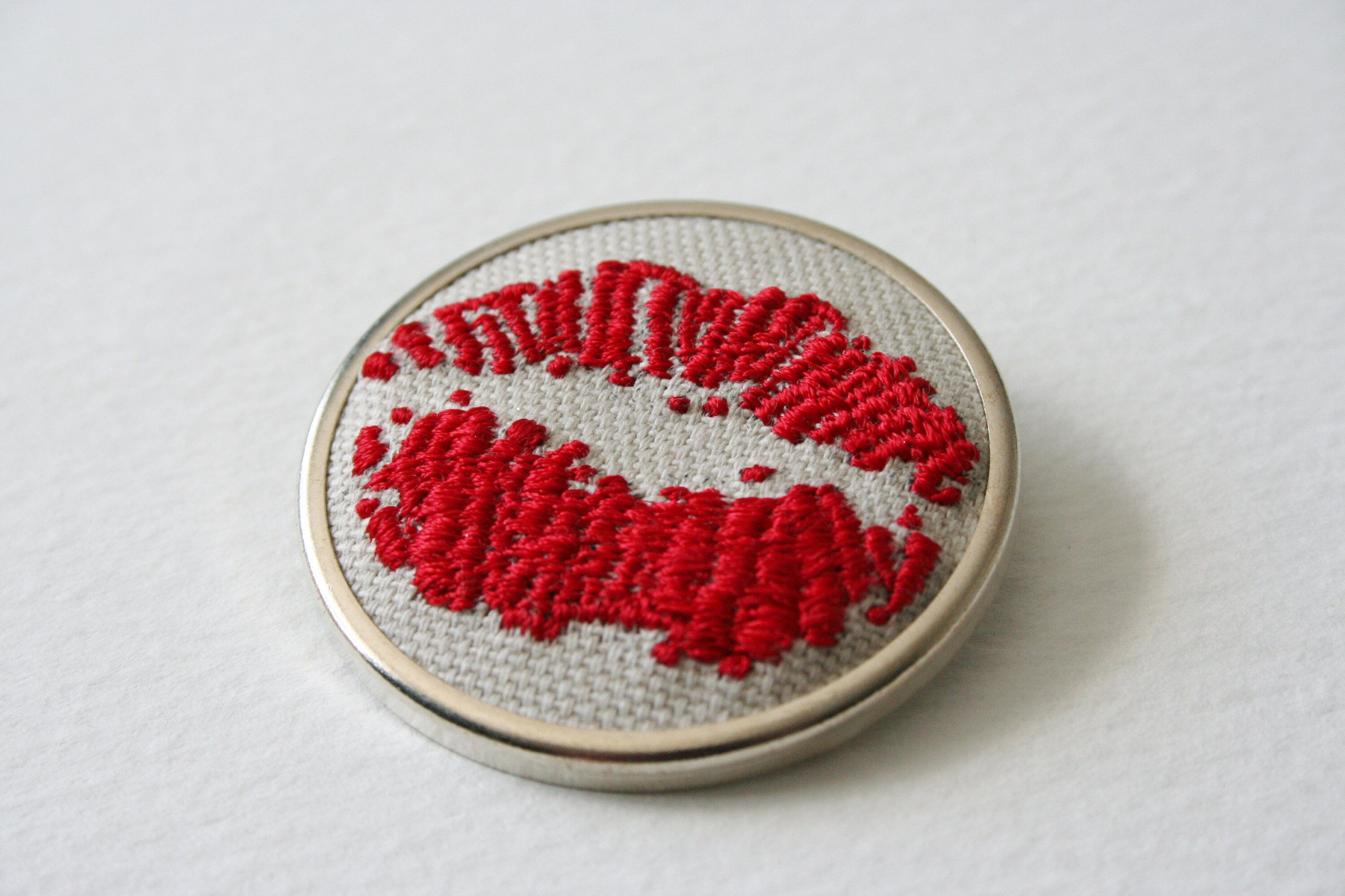 Kiss Kiss Lipstick Traces Hand Embroidered Pin Brooch Hand - Etsy