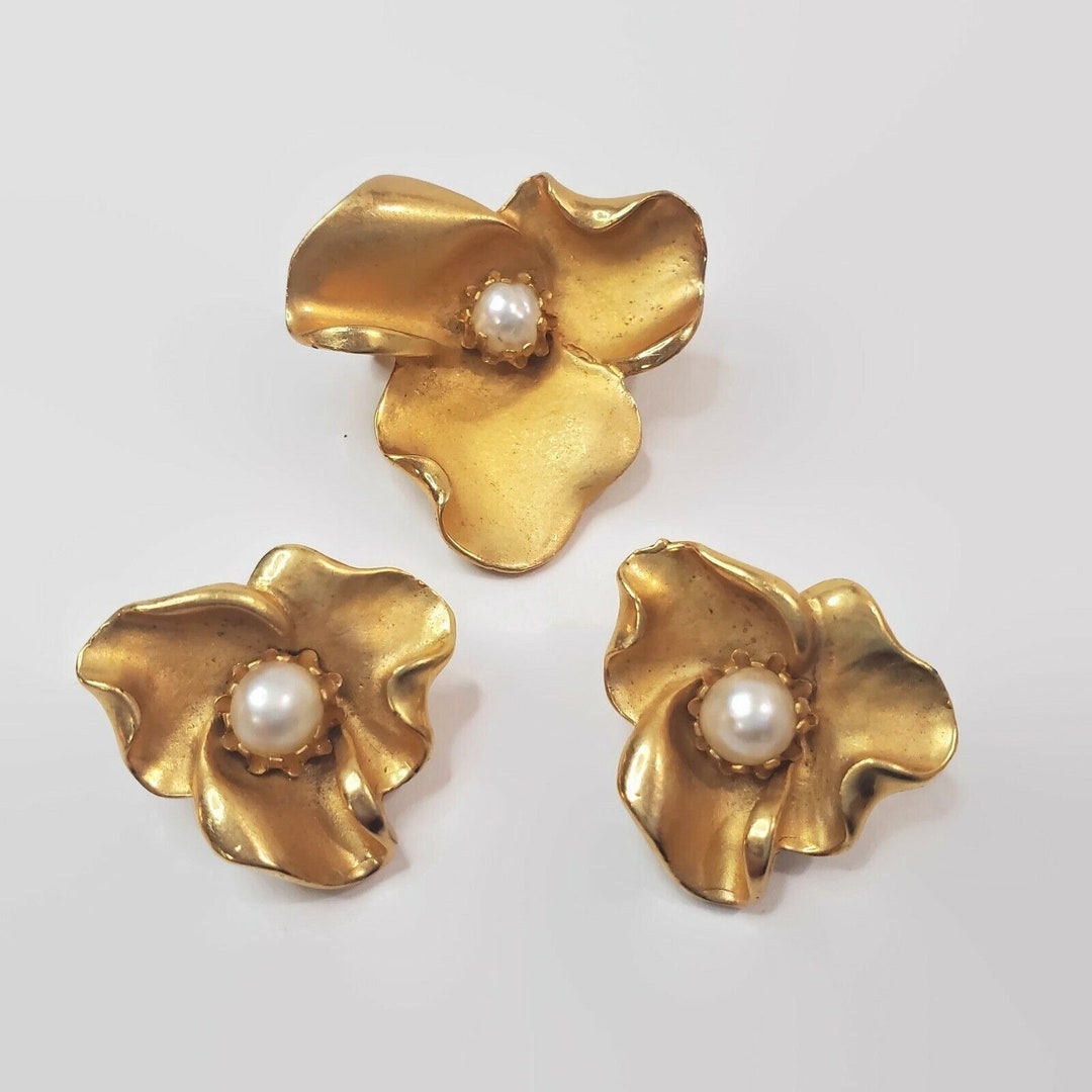 Vintage Gold Tone Faux Pearl Flower Pin & Clip Earrings Set - Etsy