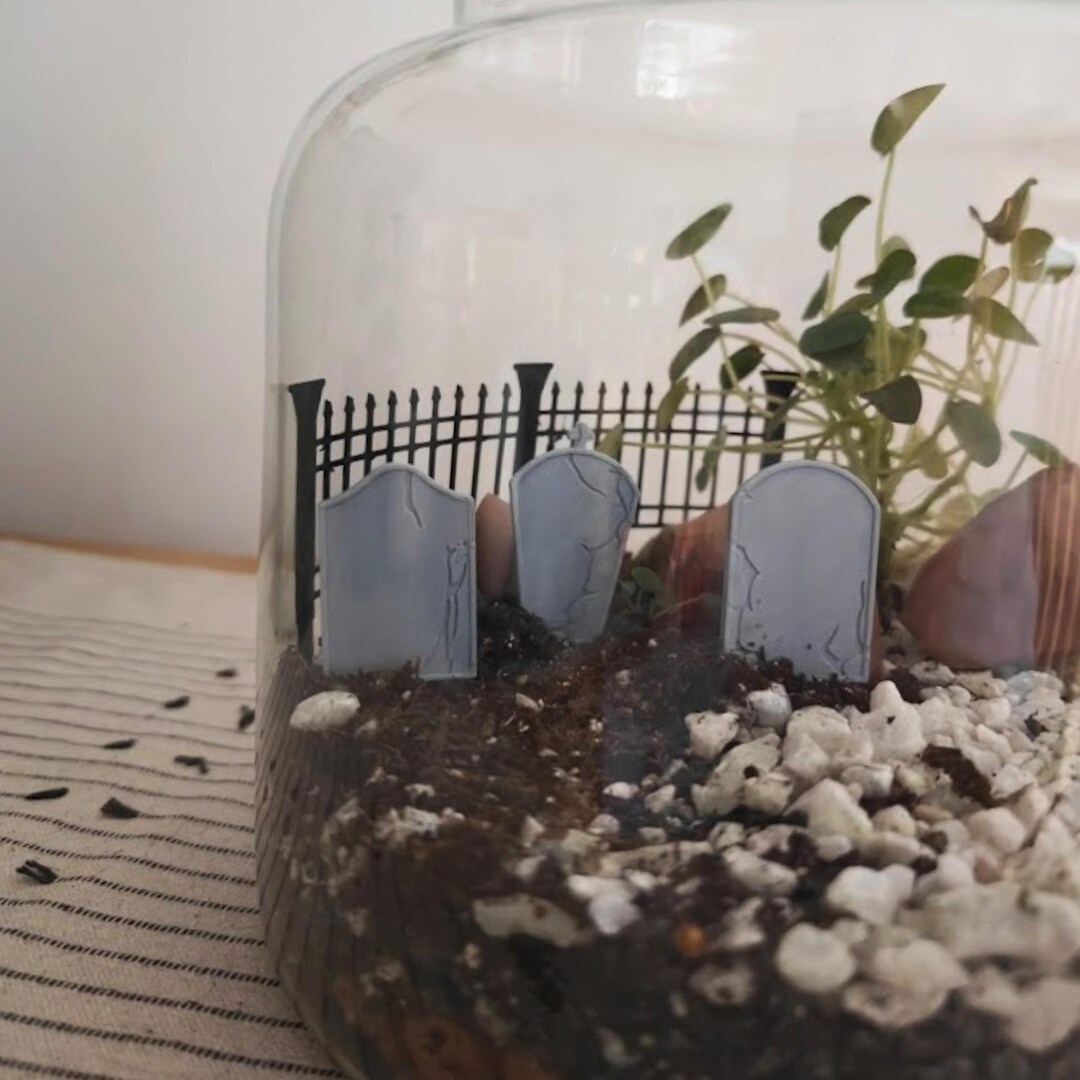 Miniature Gravestones and Fence, 3D Printed Haunted Cemetery Scene for ...