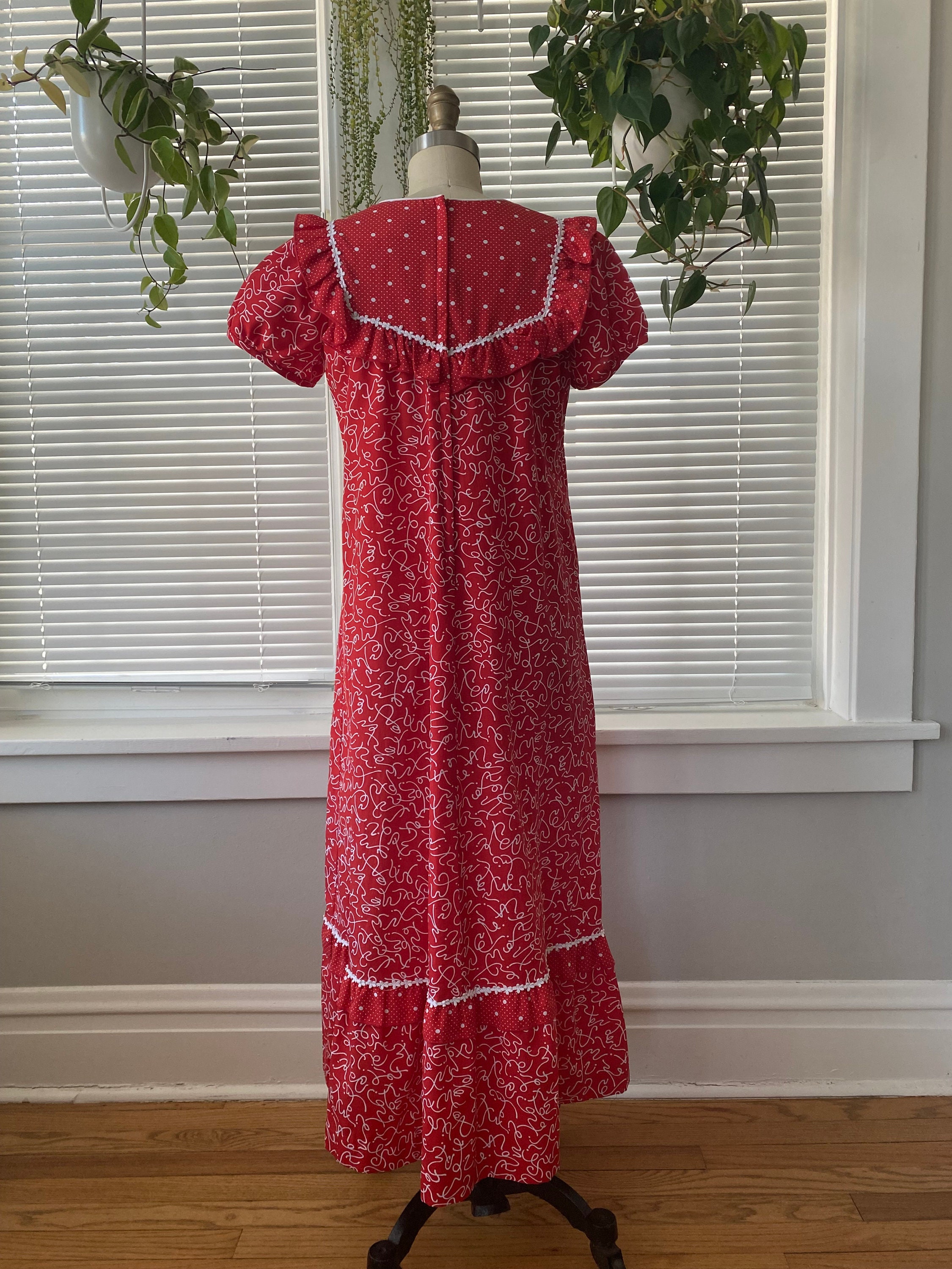 Vintage Red and White Muumuu by Liberty House for Naturally Petite Size ...