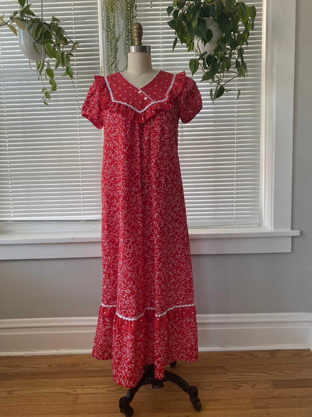 Vintage Red and White Muumuu by Liberty House for Naturally Petite Size ...