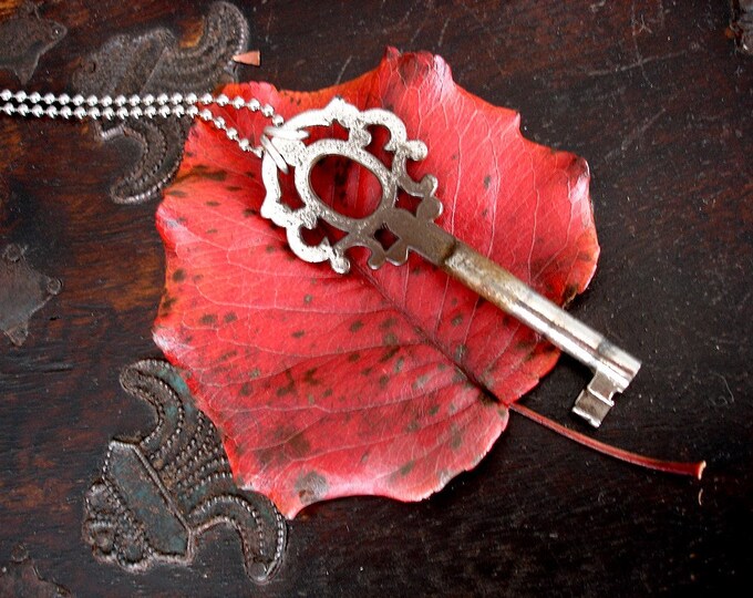 Rustic Vintage Key Necklace ... Family Crest - Etsy