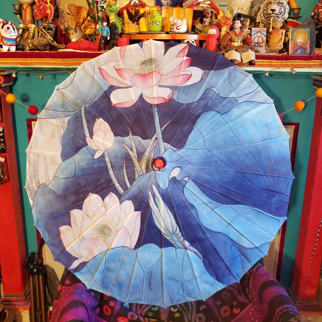 Asian Parasol, Wagasa Sun Umbrella, Pink Lotus Flower in Blue Water ...