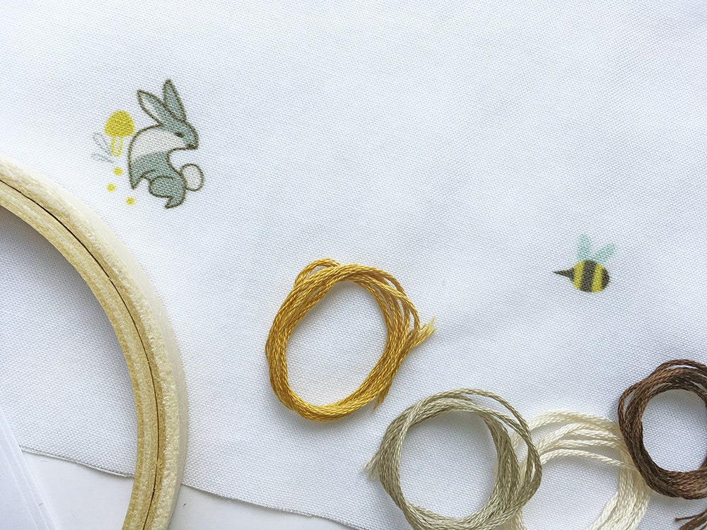 Mini Embroidery Hoop Charms Kit Bunny and Bee Beginner Hand - Etsy
