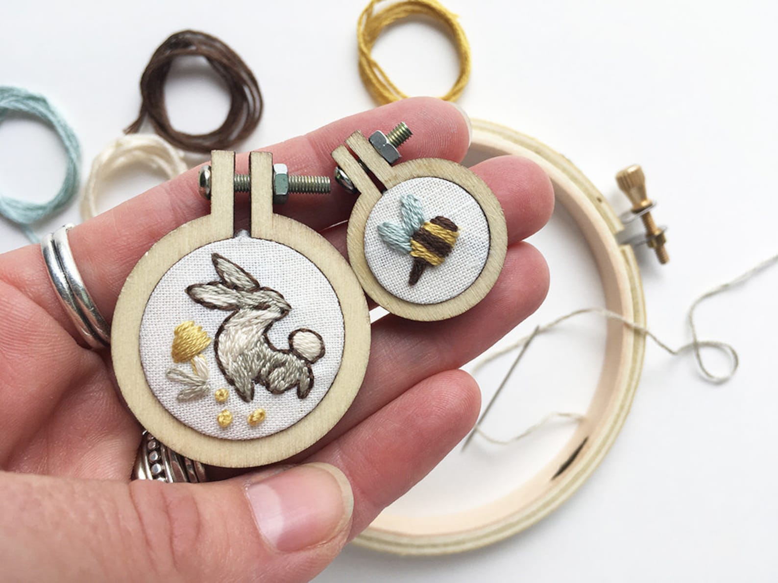 Mini Embroidery Hoop Charms Kit Bunny and Bee Beginner Hand - Etsy