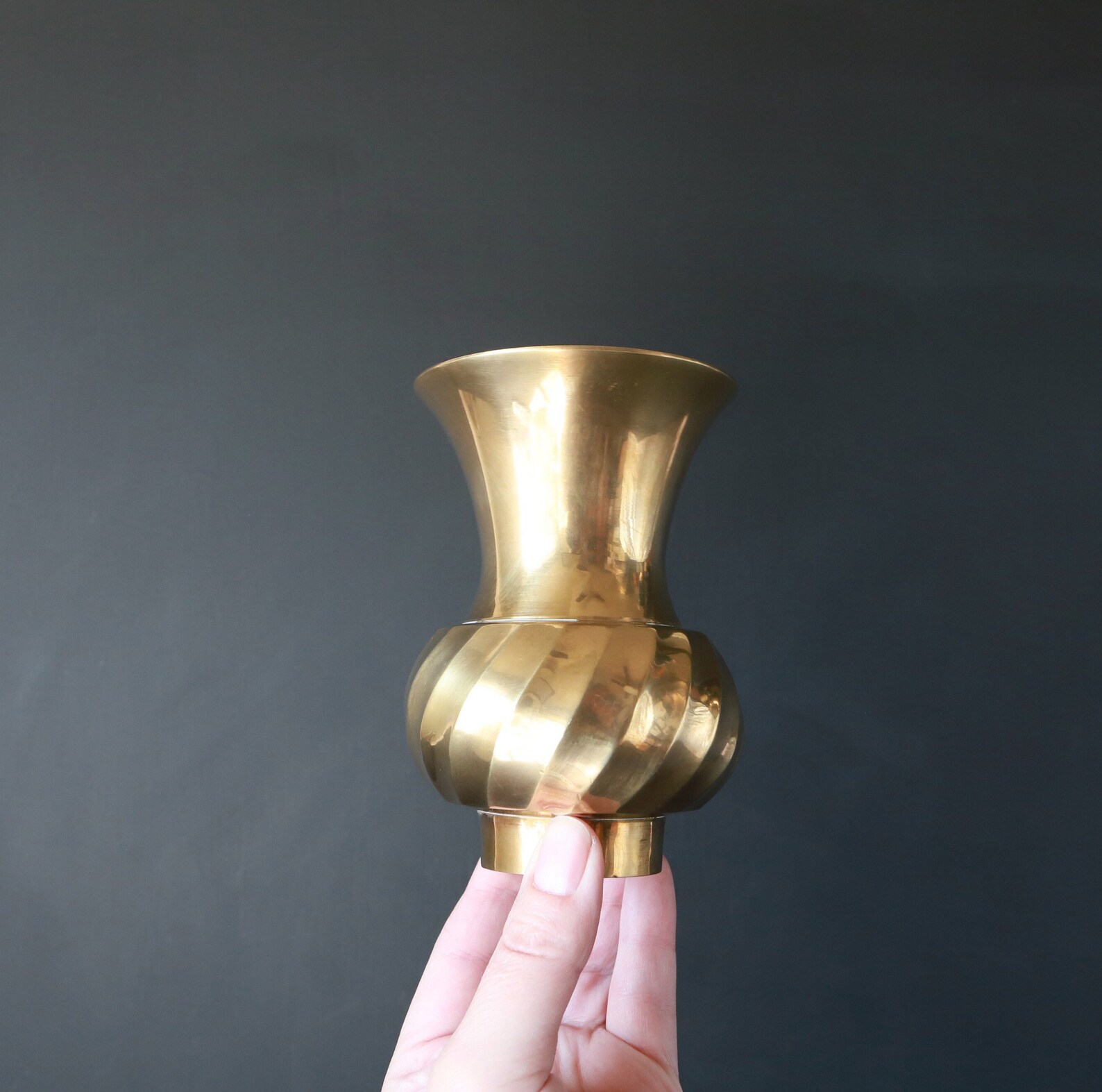 Swirled Brass Vase Vintage Bulb Shaped Urn Swirled Floral - Etsy