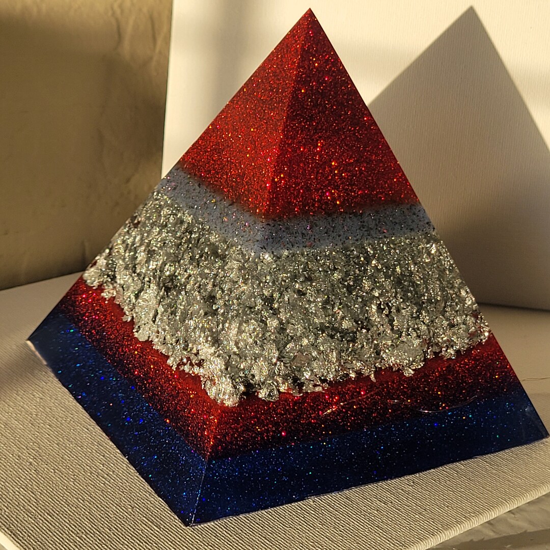Medium Lighted Pyramid - Etsy