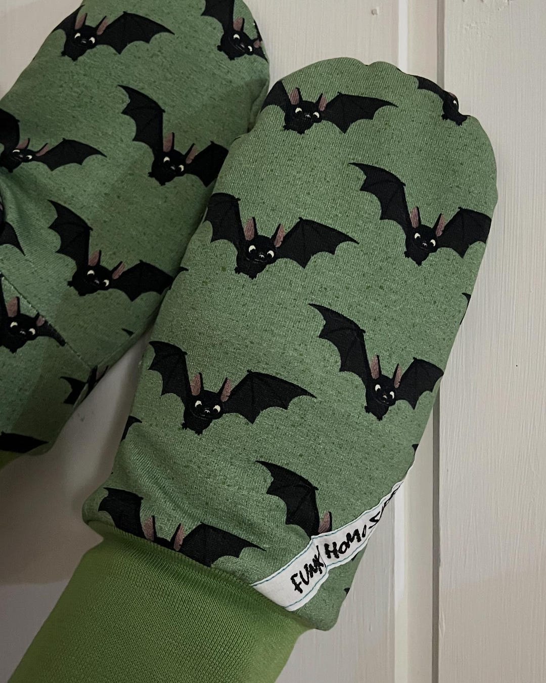 FHS *bat* Vegan Mittens Size M - Etsy