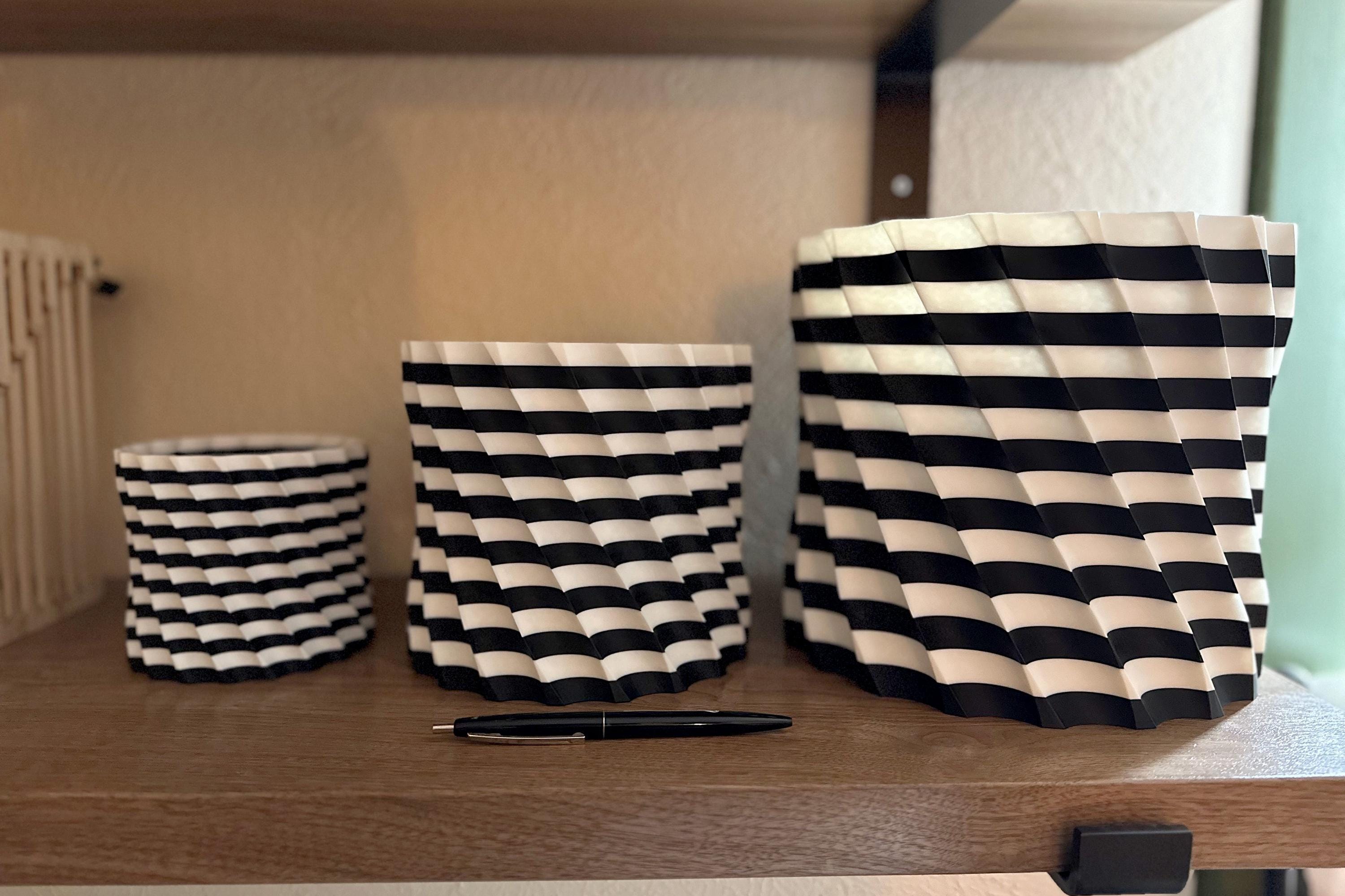 Spiral 3D Printed Planter: Two-tone Optical Illusion Plant Pot - Etsy UK