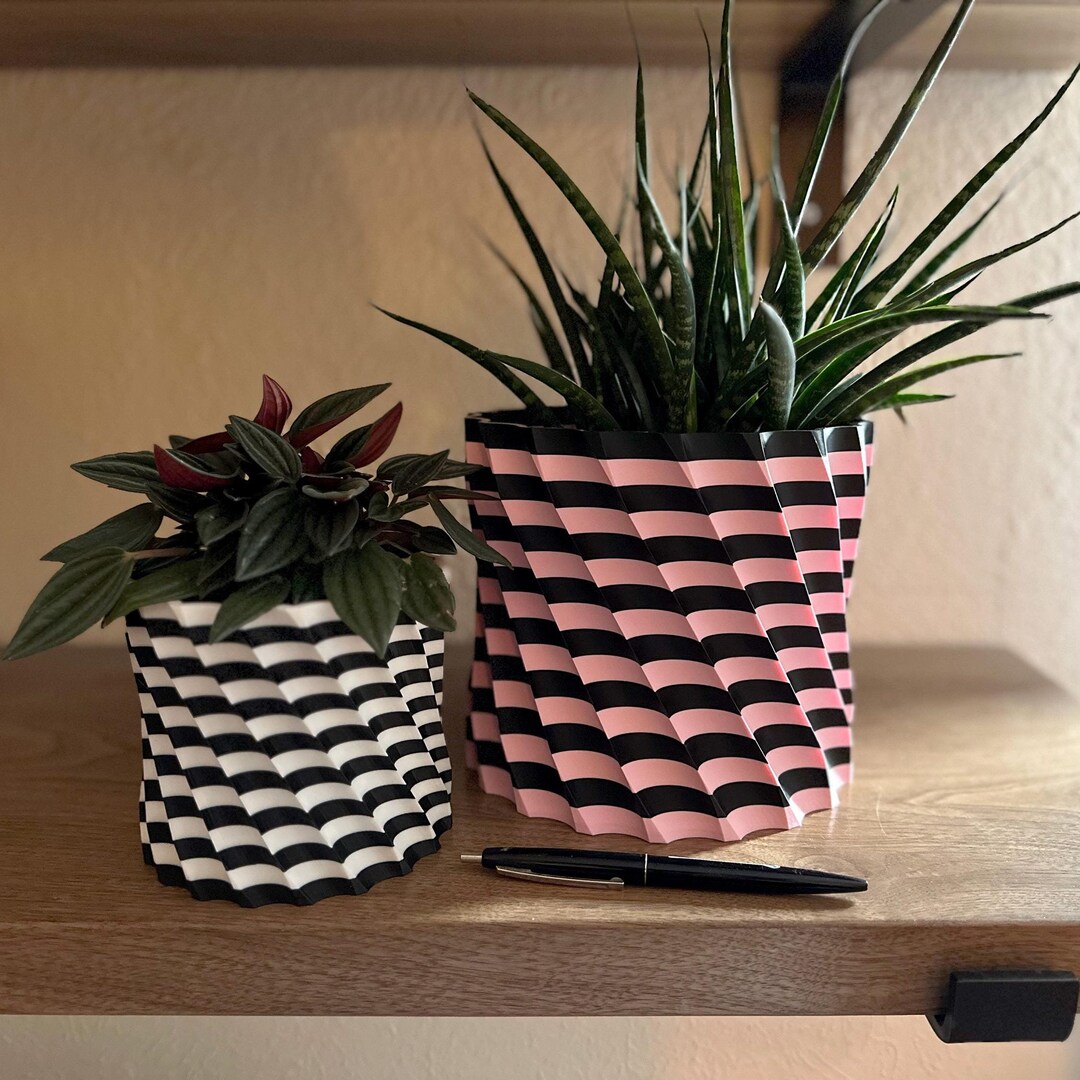 Spiral 3D Printed Planter: Two-tone Optical Illusion Plant Pot - Etsy