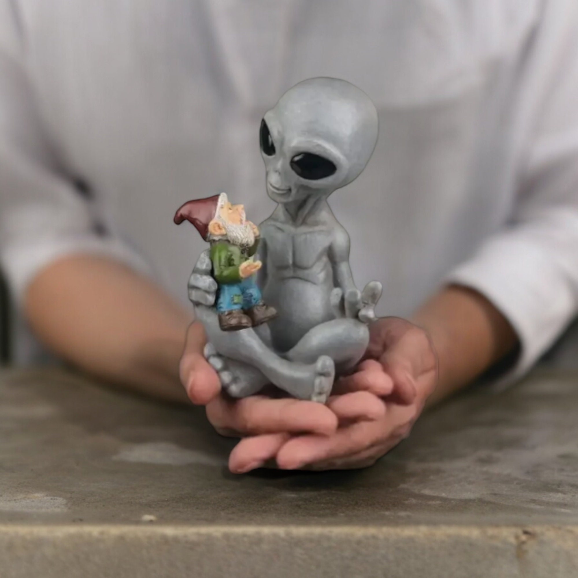 Alien Holding Dwarf Garden Statue Outdoor Yard Decor Lawn Decor Porch ...