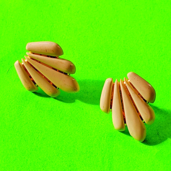 Vintage 1950s Art Deco Creamy Ivory White Fan Texture… - Gem