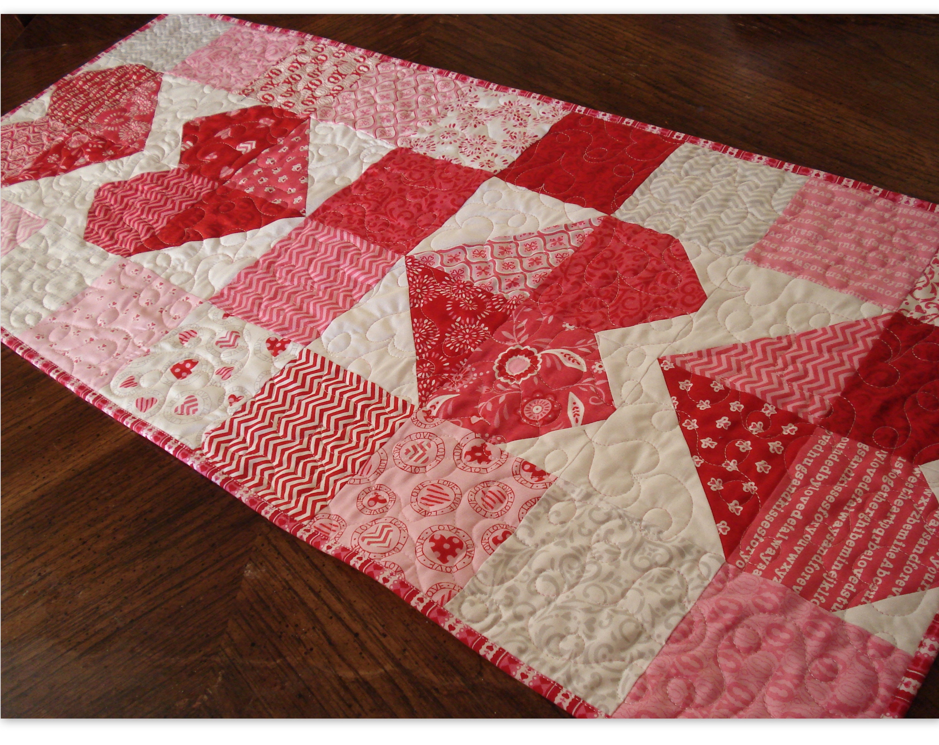 Heart Table Runner PDF Quilt Pattern 18 1/2 x 41 inches or | Etsy