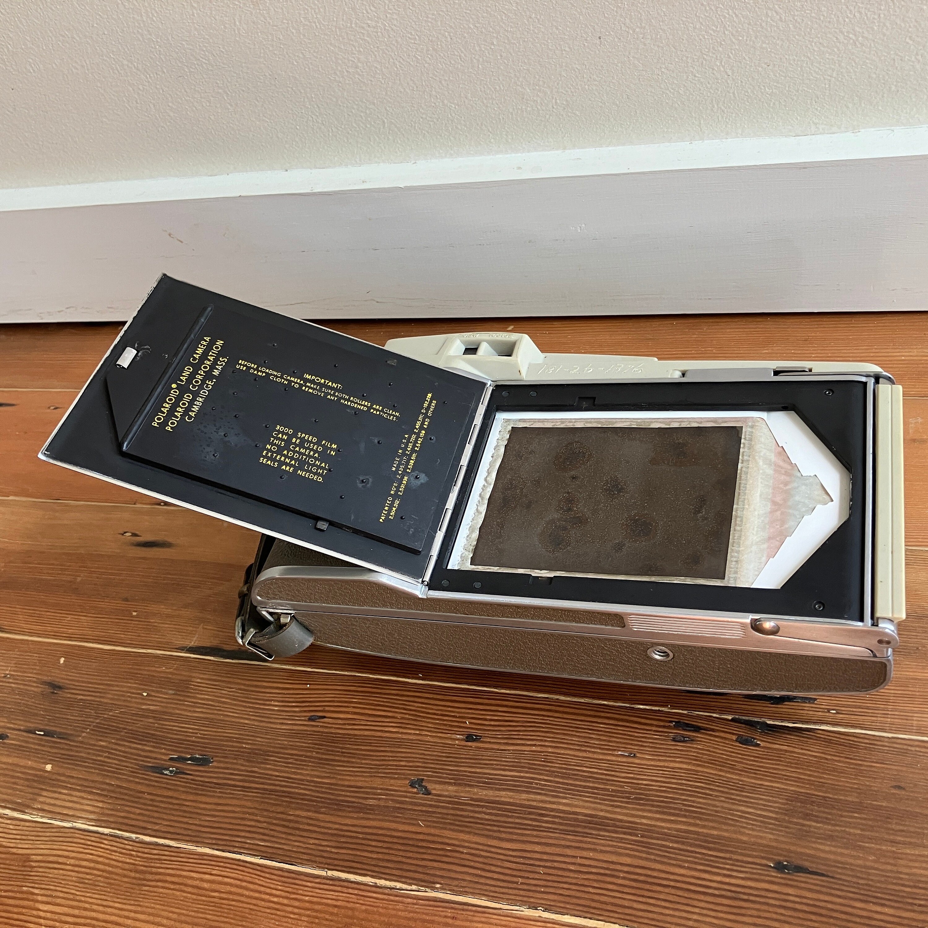 Vtg Polaroid Land Camera Model 800 With Case, Lens Filter, Wink-light ...