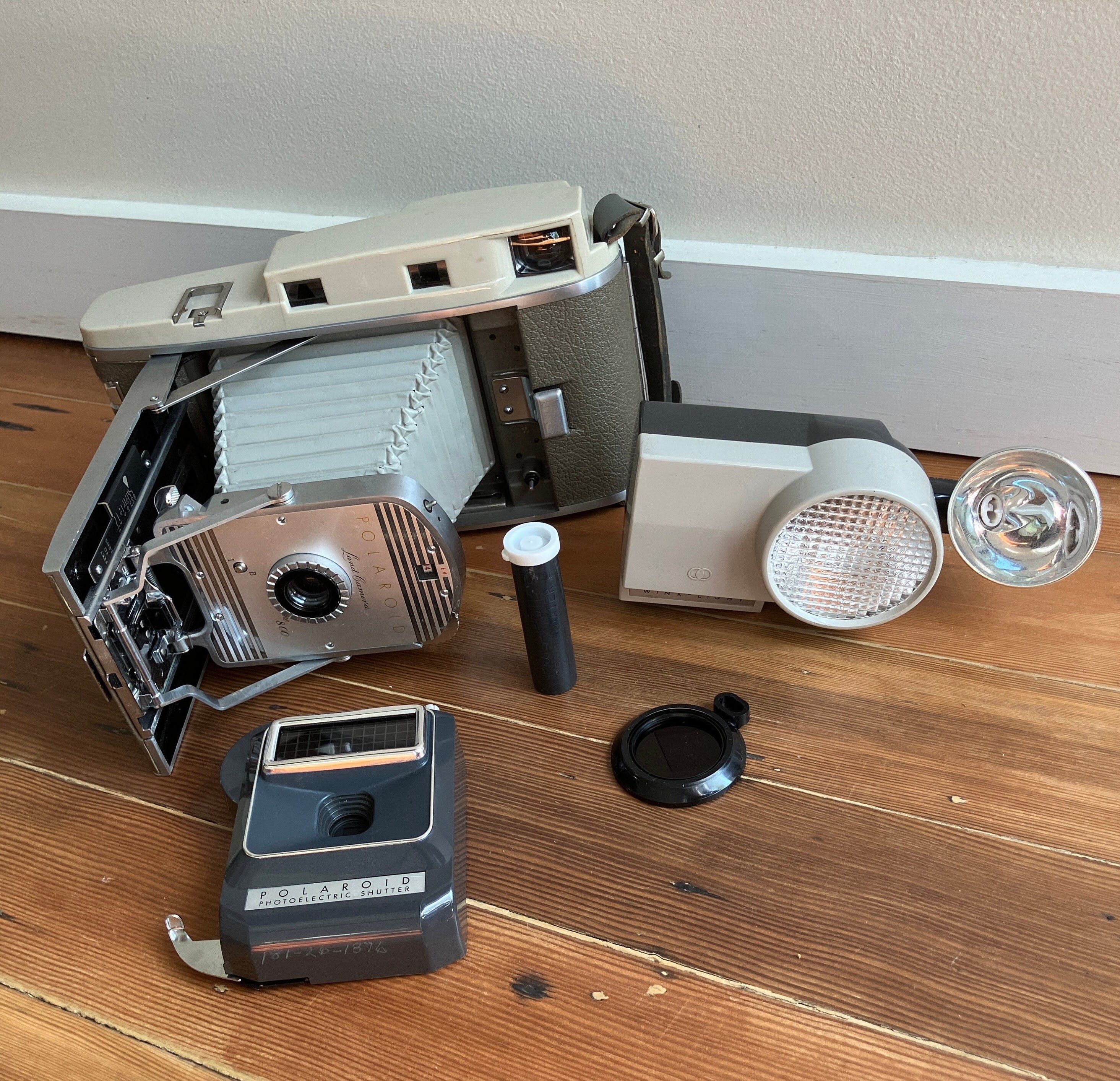 Vtg Polaroid Land Camera Model 800 With Case, Lens Filter, Wink-light ...