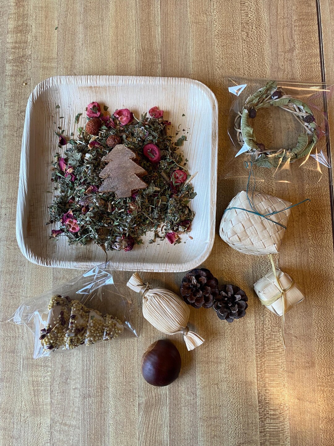 Hamster Activity Box Christmas Winter Tree Seeds Gift Present Forage ...