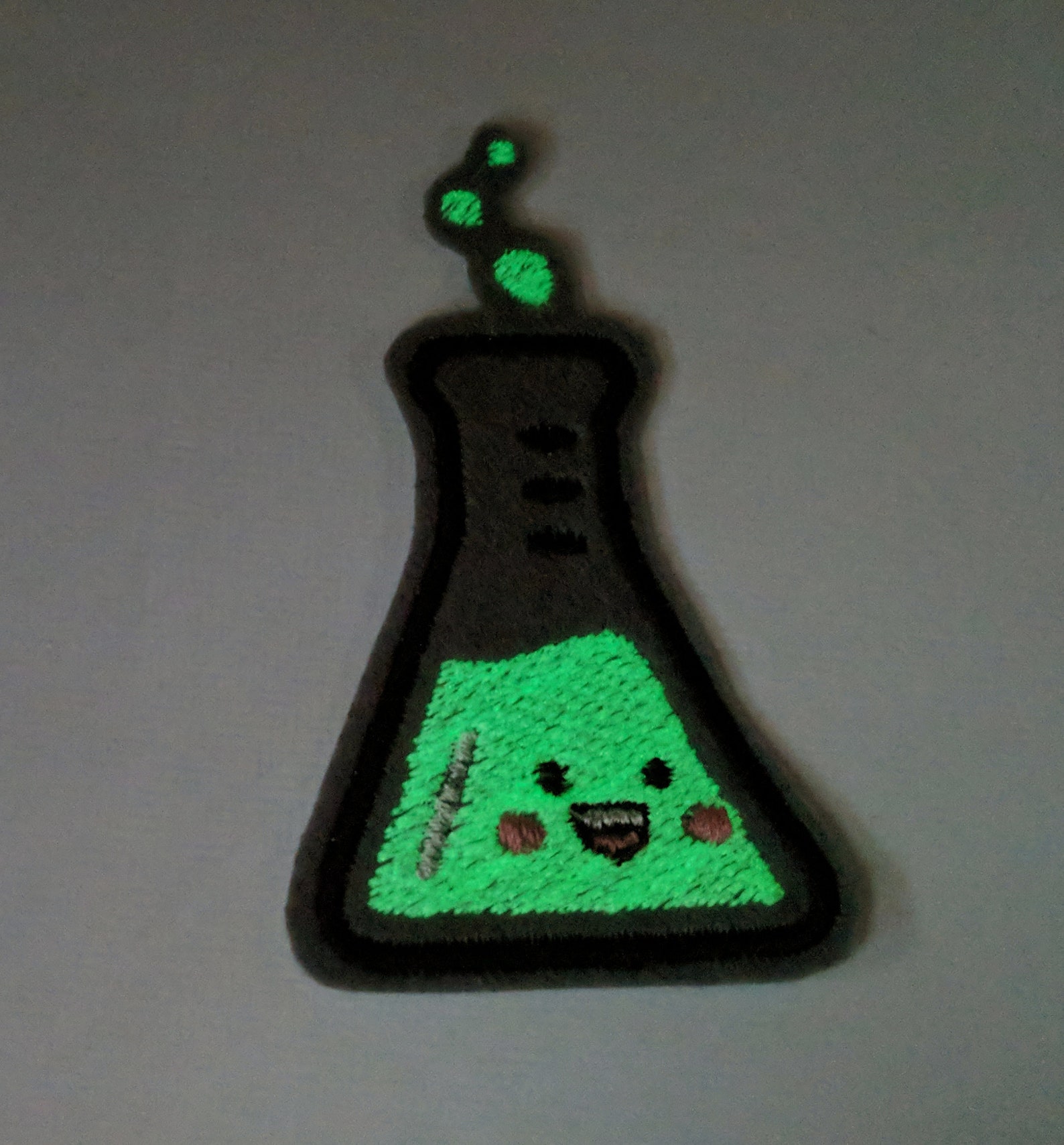 Matraz Kawaii 92mm resplandor en el hierro bordado oscuro en | Etsy