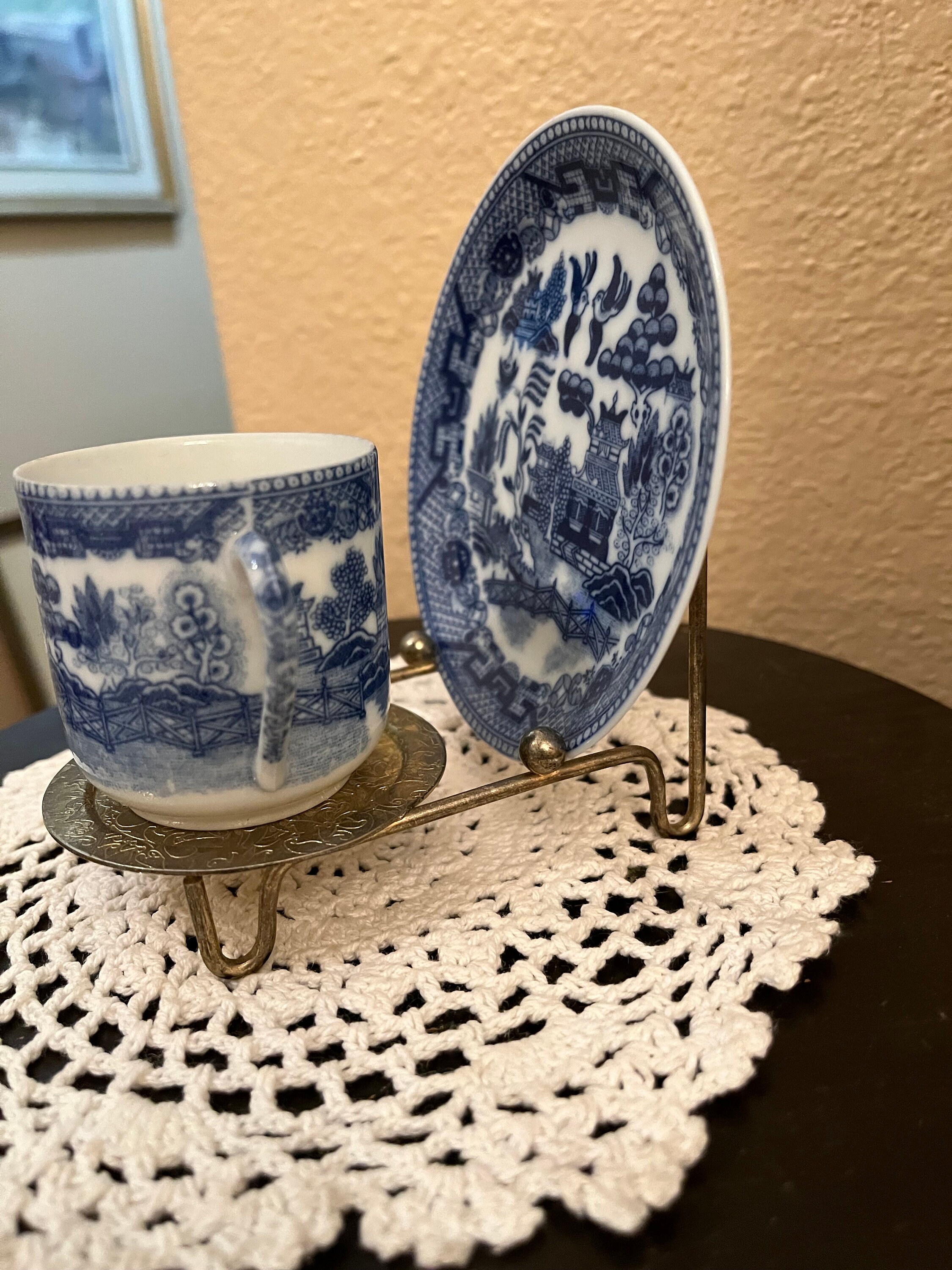 Brass Tea Cup Stand Tea Cup and Saucer Displays Elegant Set Bold Brass ...